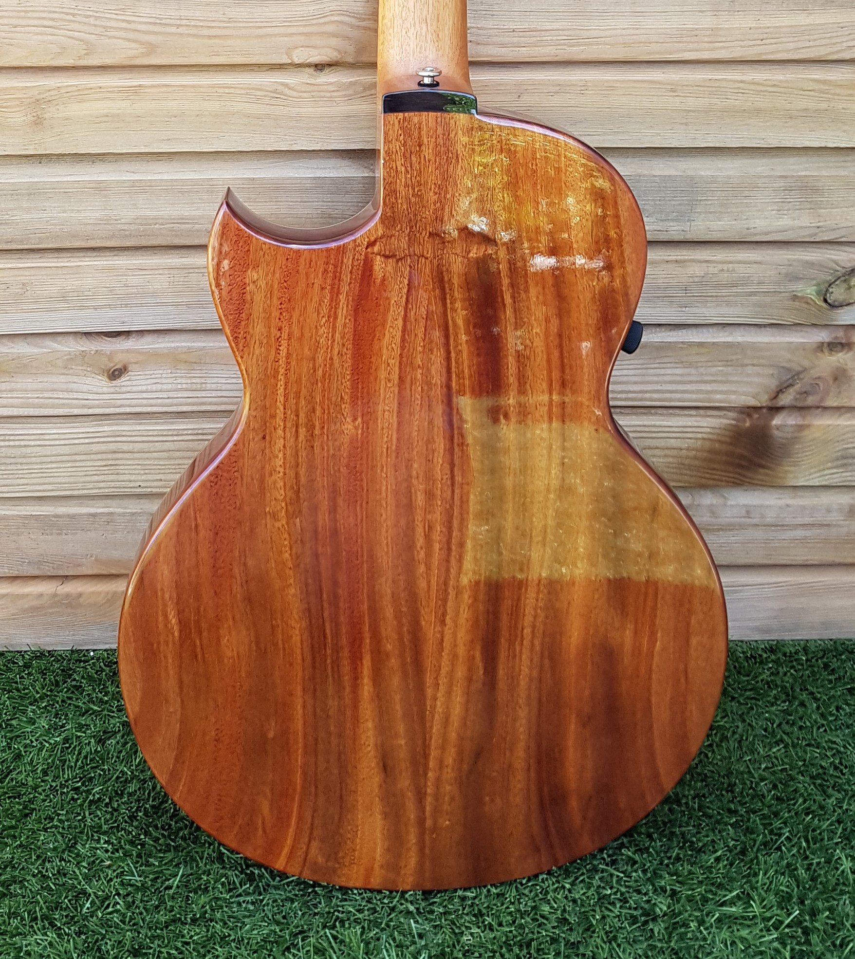 Guitare electro-acoustique nylon LadyBird | Célia Enoc - Luthière à Aix ... Guitare electro-acoustique nylon LadyBird | Célia Enoc - Luthière à Aix ...